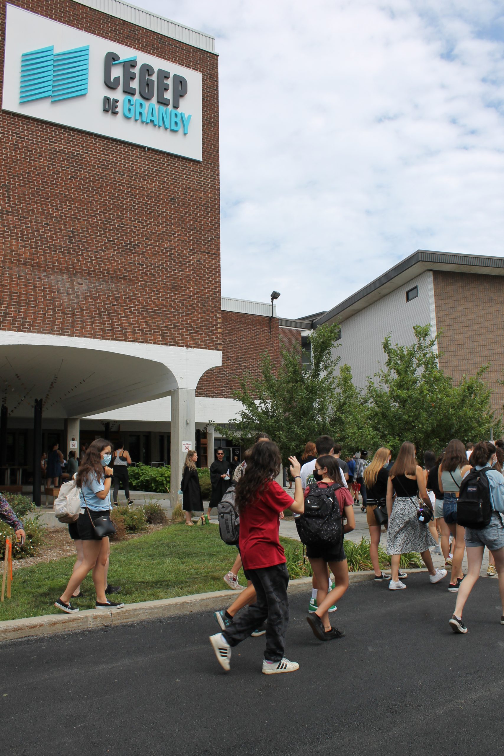 La clinique de vaccination mobile se déplace au Cégep de Granby - Le ...