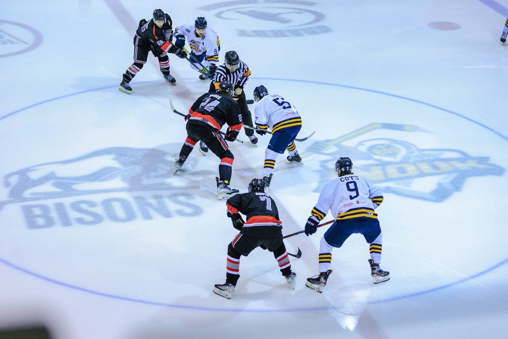 Les Inouk échappent le match en 3e - Le Granby Express