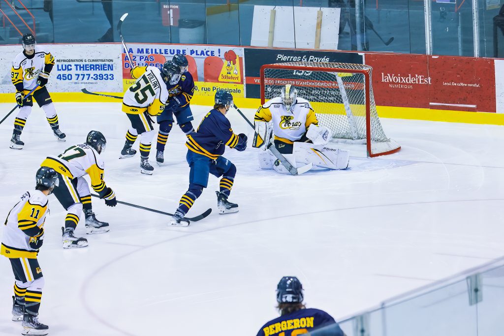 Les Cobras sauvent avec la victoire face aux Inouk - Le Granby Express