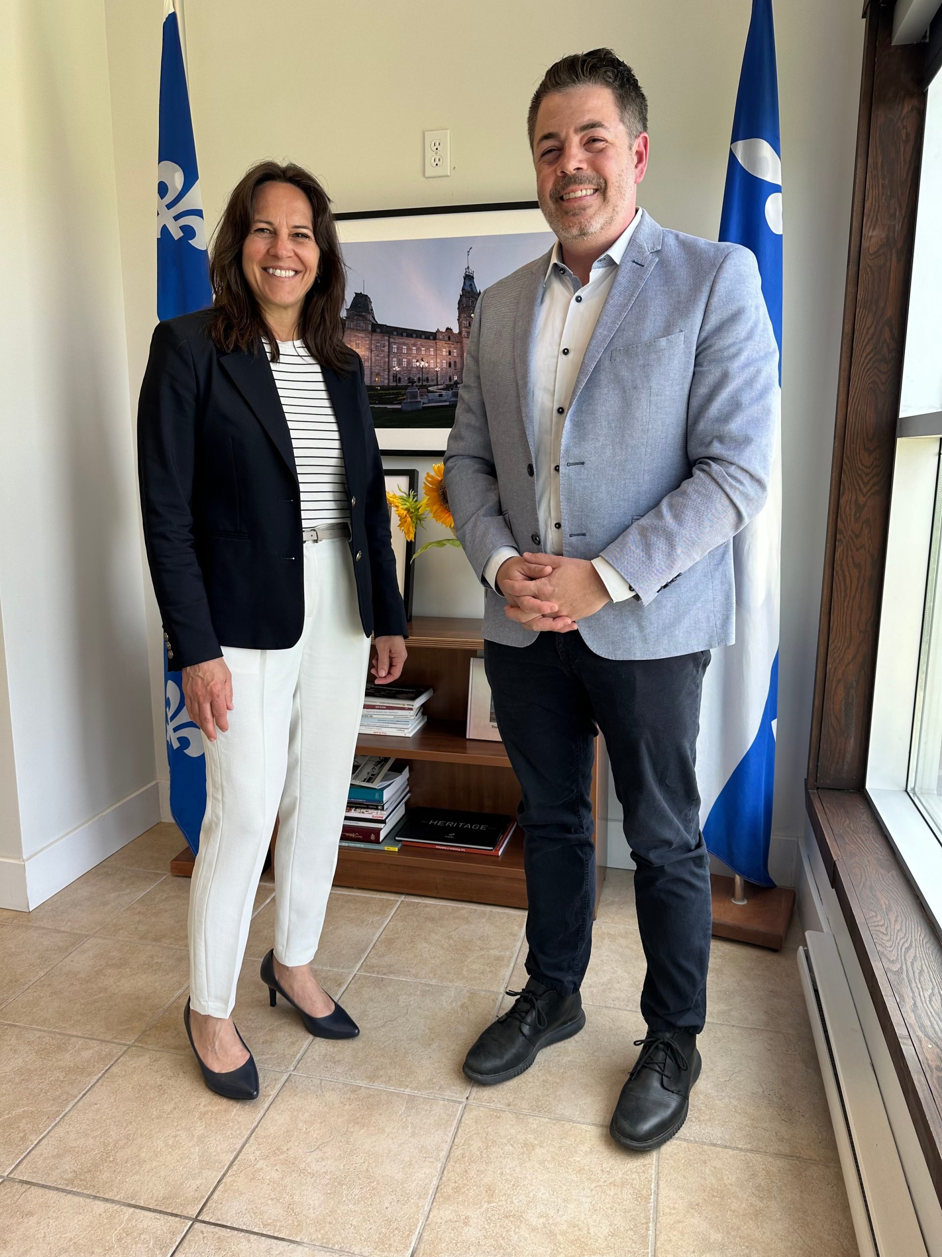 Isabelle Charest remet 9500 $ à la recherche sur la maladie de Lyme ...