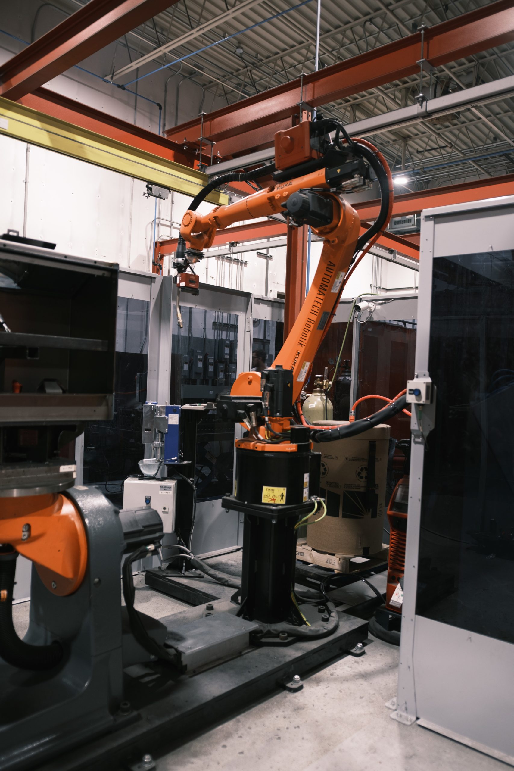 Bromont: Stûv America inaugure son nouveau robot de soudage - Le Granby ...