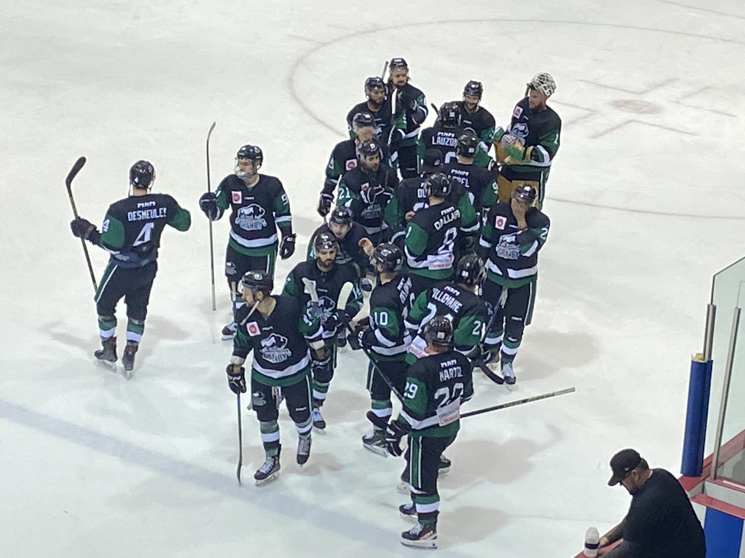 Une deuxième victoire en 24 heures pour les Bisons - Le Granby Express