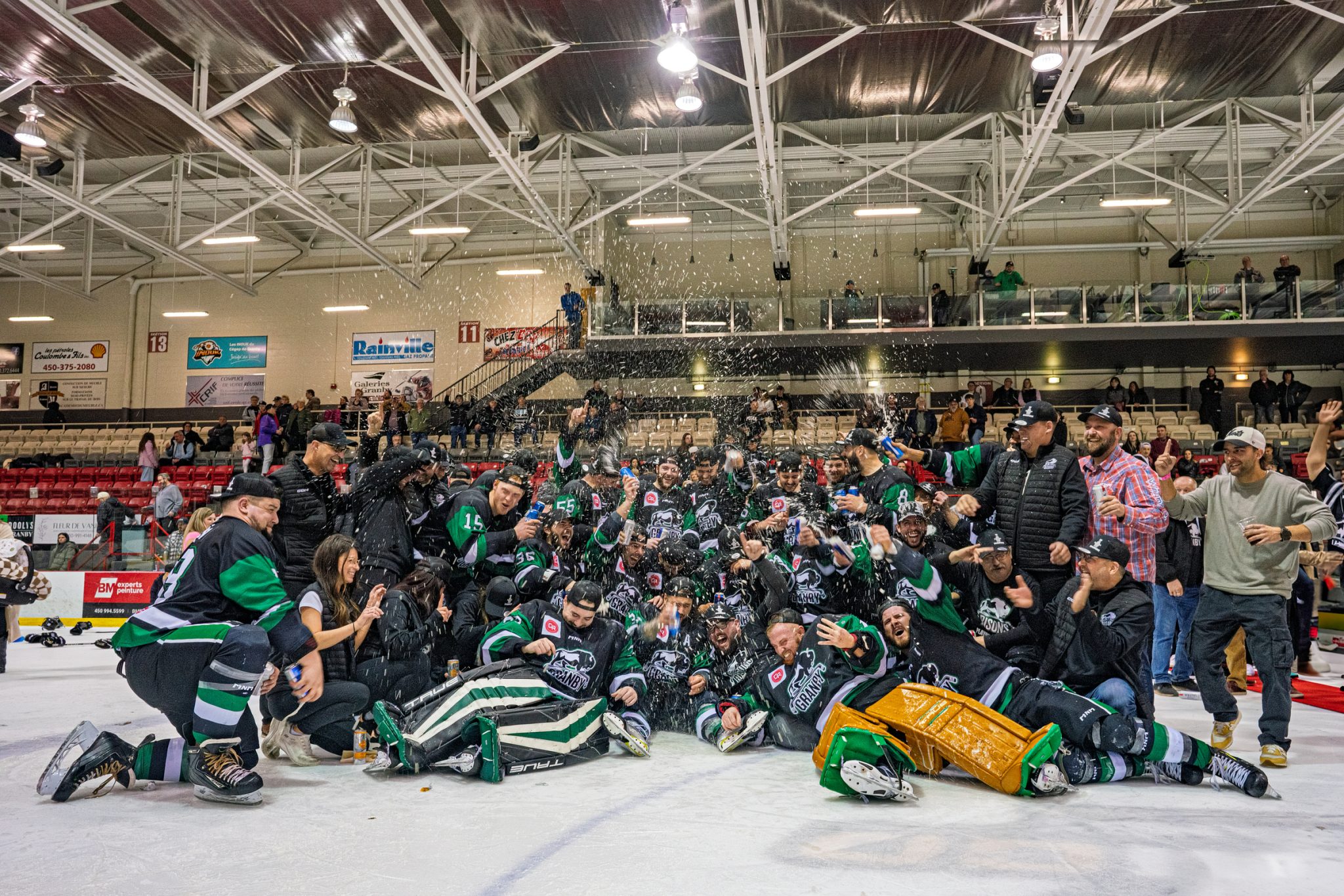 Les Bisons...nos nouveaux champions! - Le Granby Express