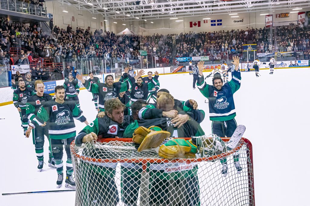 Les Bisons...nos nouveaux champions! - Le Granby Express