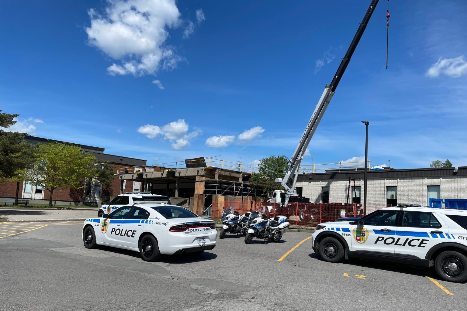 Alerte à l'engin explosif à J.-H.-Leclerc: la police arrête un ado de 17 ans - Le Granby Express