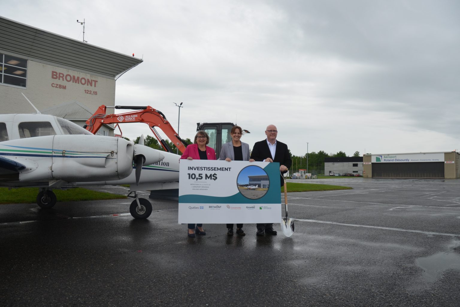 Cure de jouvence pour la piste de l'aéroport Roland-Désourdy - Le ...